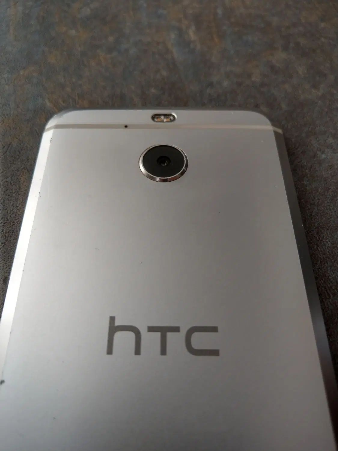 گوشی htc m10 در مرودشت - ۹ آبان ۱۴۰۴