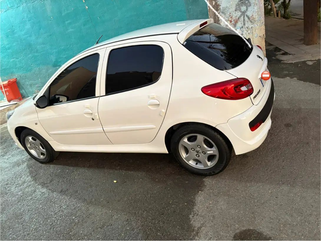 207 Tu5 سقف فلز در تهران - ۱ آذر ۱۴۰۴