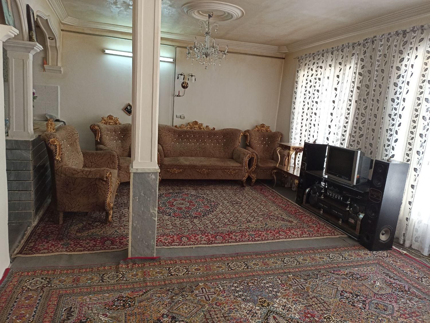 فروش حیاط ۱۰۳متری در باغ معروف در تبریز - ۳ دی ۱۴۰۴