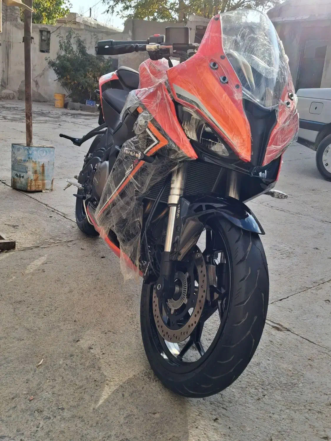 متور کیوجی 250rr در آفتاب - ۱۵ آذر ۱۴۰۴