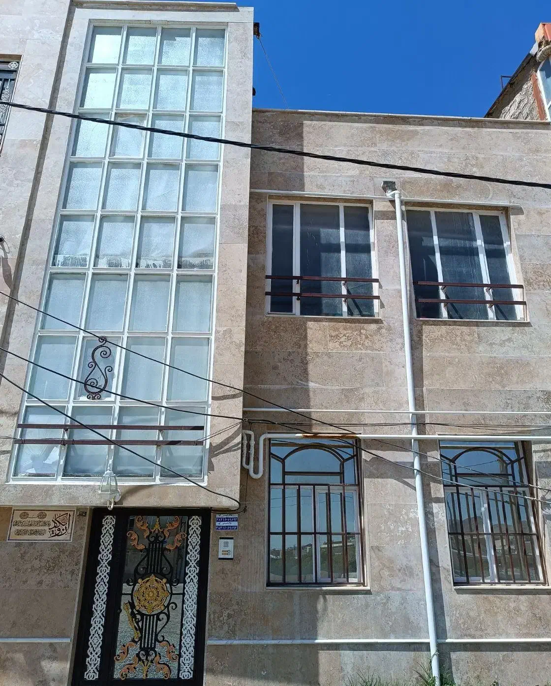 فروش خانه مستقل دو طبقه و نیم در اراک - ۸ آذر ۱۴۰۴