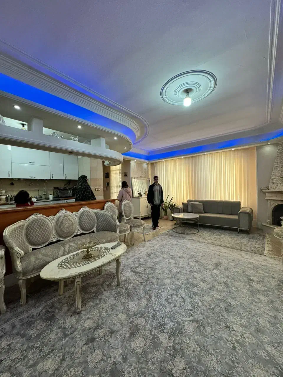 فروش اپارتمان 70متر 2خواب در اندیشه فاز1 فاز2 فاز3 در اندیشه - ۴ دی ۱۴۰۴