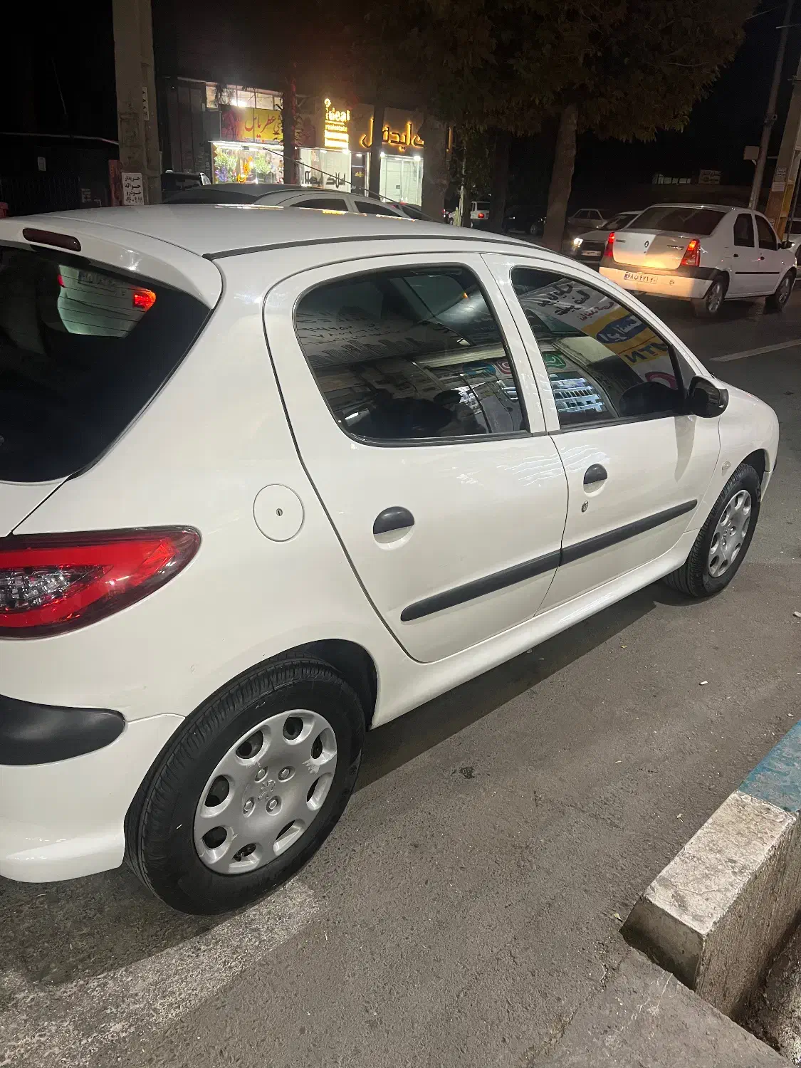 پژو 206تیپ 2مدل 94 در تهران - ۲۸ آبان ۱۴۰۴