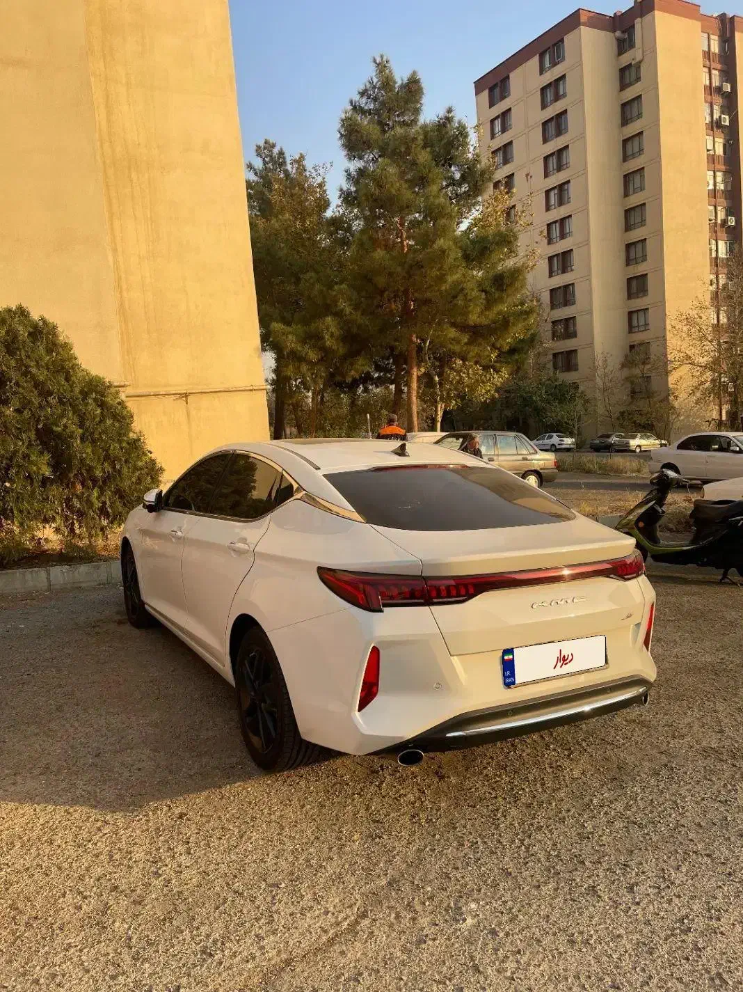 Kmc j7 1403 مشابه صفر در تهران - ۱۳ آبان ۱۴۰۴