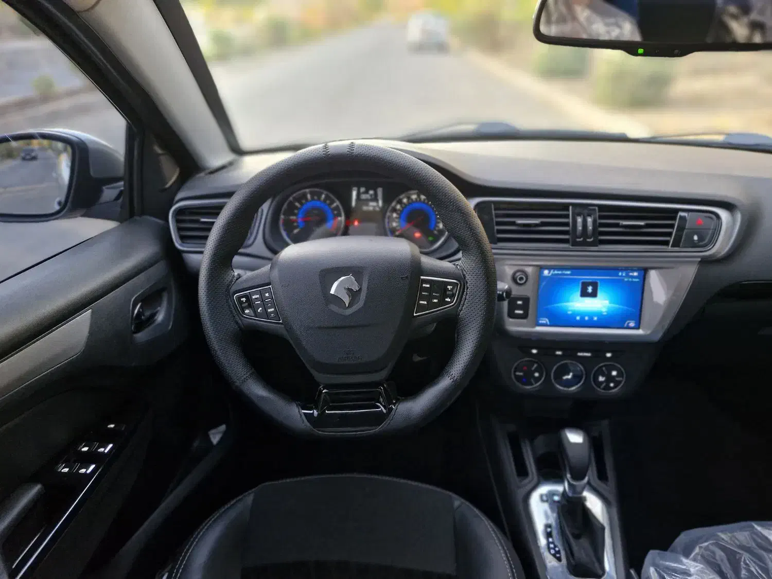 تارا اتوماتیک V4 LX تیتانیوم ۱۴۰۴ در کرج - ۷ آبان ۱۴۰۴