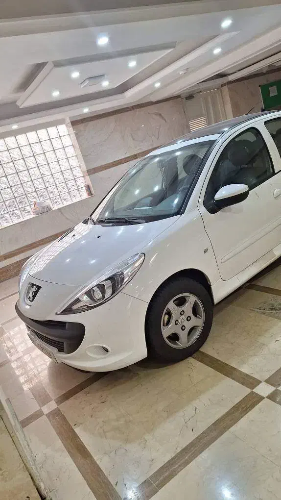 پژو 207 پاناروما - مدل 1401 در تهران - ۴ آبان ۱۴۰۴