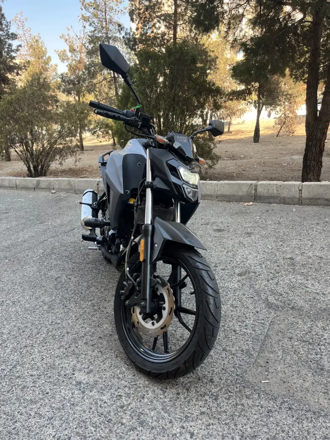 گلکسی Na180 خاکستری 1403 در حد نو در تهران - ۱۷ آبان ۱۴۰۴