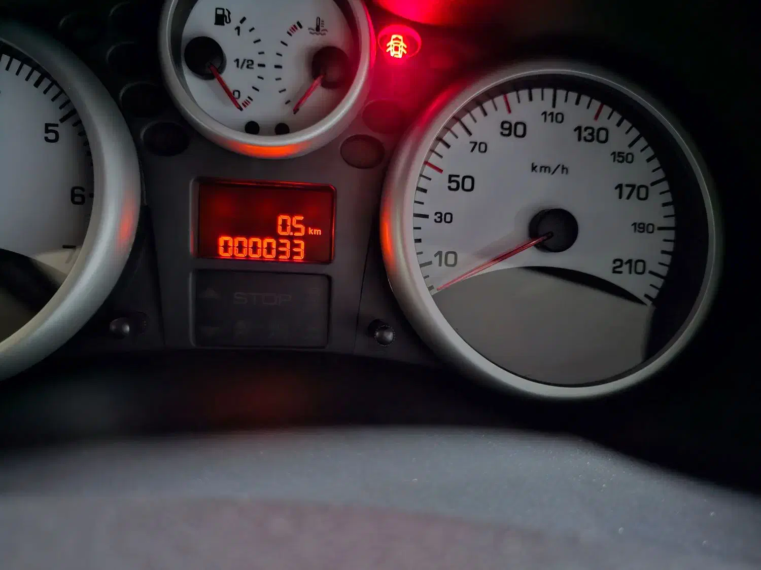 پژو ۲۰۷ دنده ای tu5 صفر ۱۴۰۴ در تهران - ۱۱ آبان ۱۴۰۴