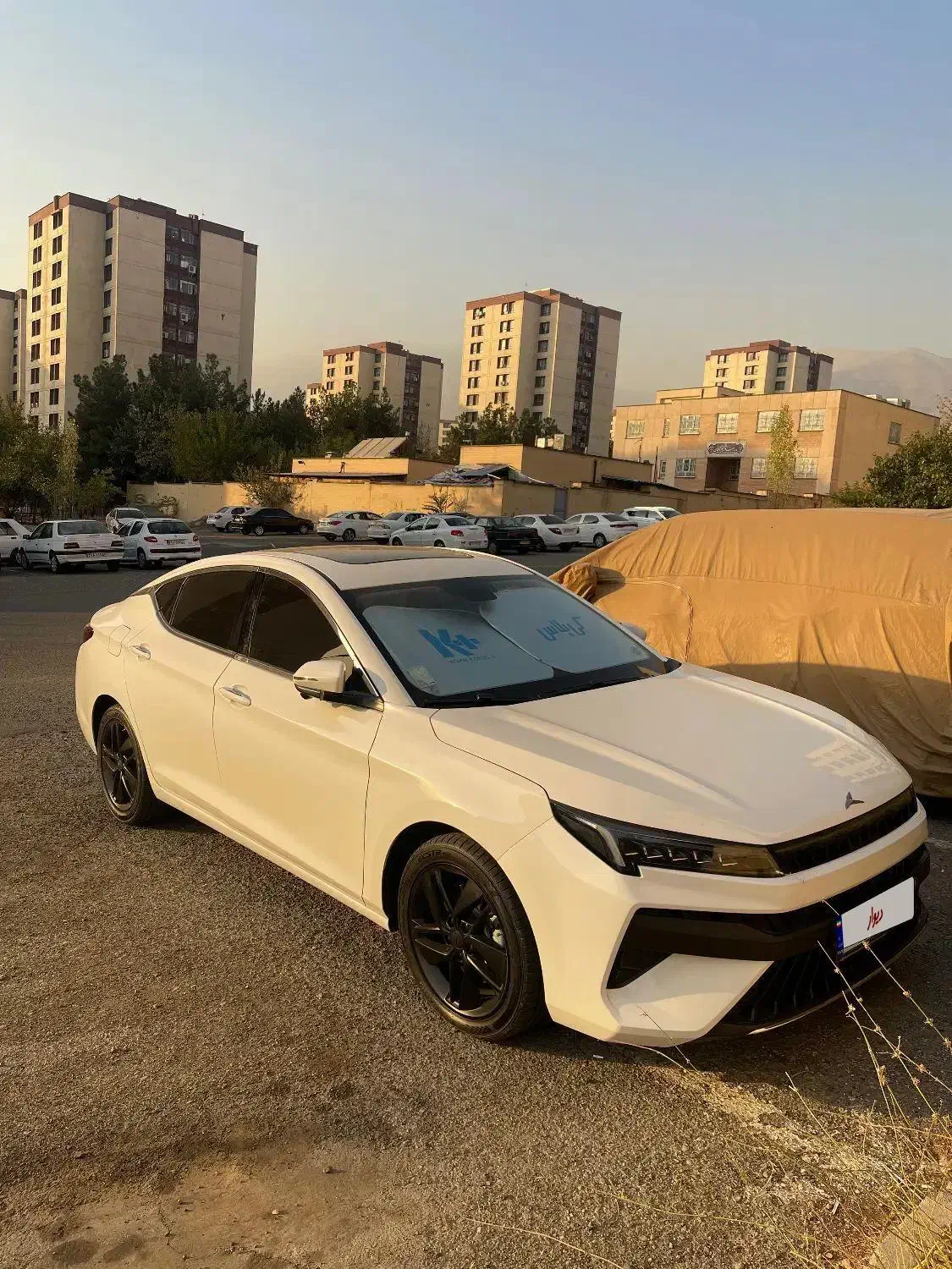 Kmc j7 1403 مشابه صفر در تهران - ۱۳ آبان ۱۴۰۴