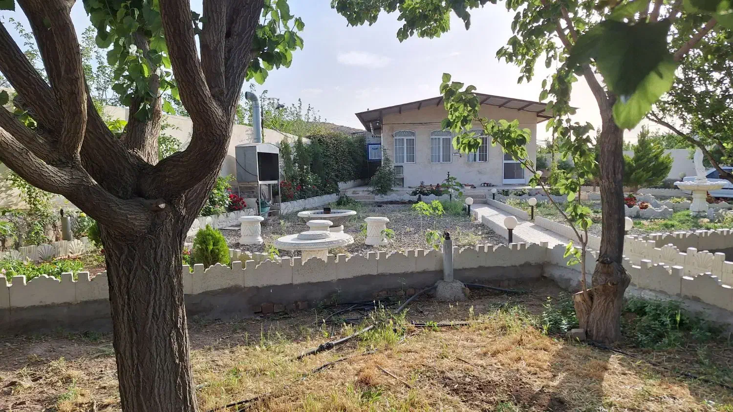 فروش خانه باغ درجاده اراک روستای دیزیجان در قم - ۴ دی ۱۴۰۴