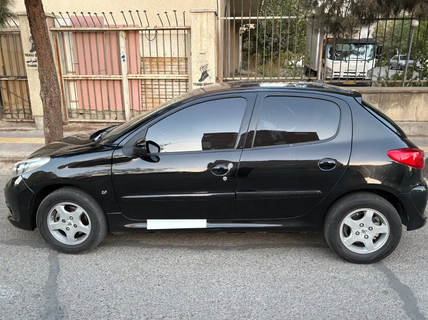 پژو 207i پانورما مدل 1401 در تهران - ۹ آبان ۱۴۰۴