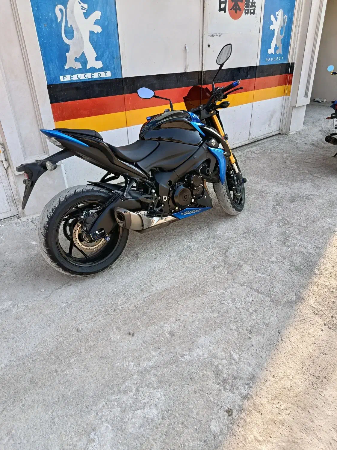 سوزوکیgsxs1000 در شیراز - ۲۵ آذر ۱۴۰۴